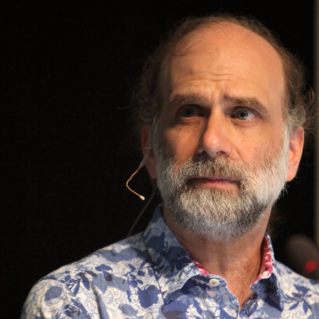 Bruce Schneier: "Ecco come i nostri dati vengono usati per controllarci ...