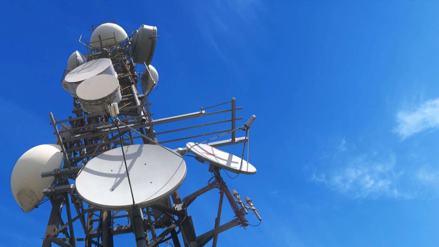 IA nelle telecomunicazioni: sfide e opportunità